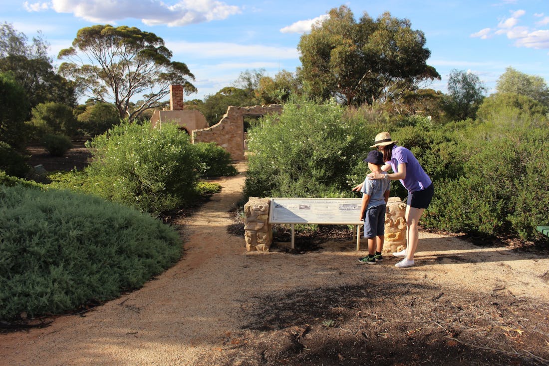Loxton Community Conservation & Heritage Park - Loxton, Attractio...