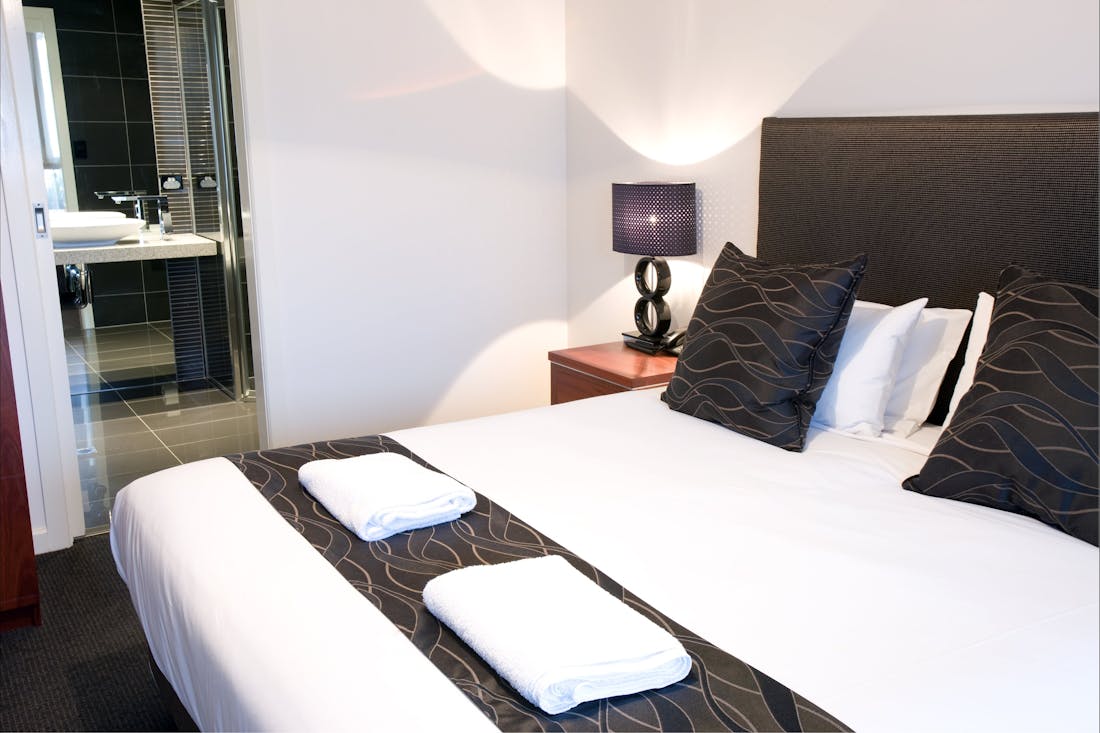 The Commodore, EXECUTIVE SPA SUITE - Mount Gambier, Accommodation...