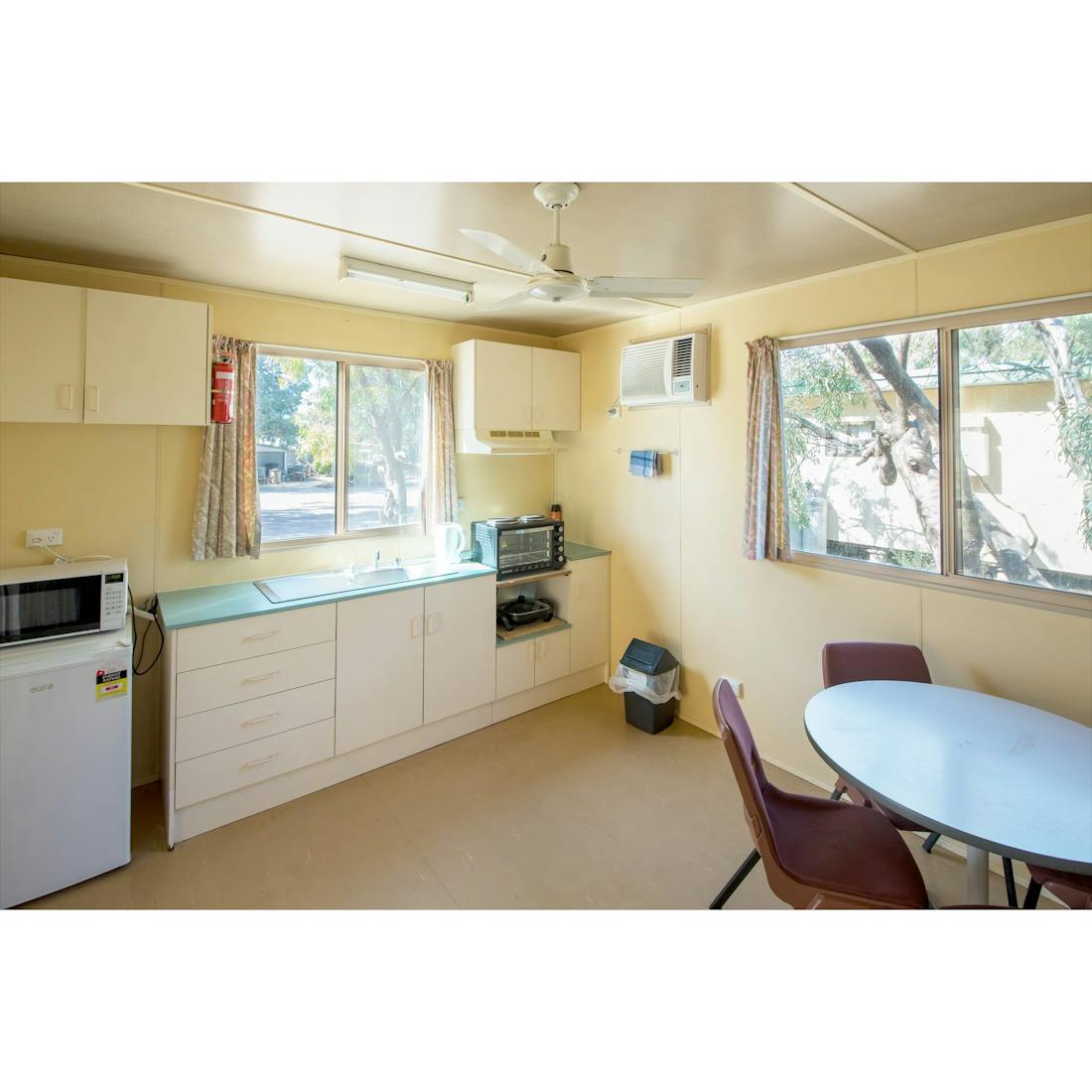 Beautiful Valley Caravan Park, Four Berth Cabin With Ensuite - Wi...