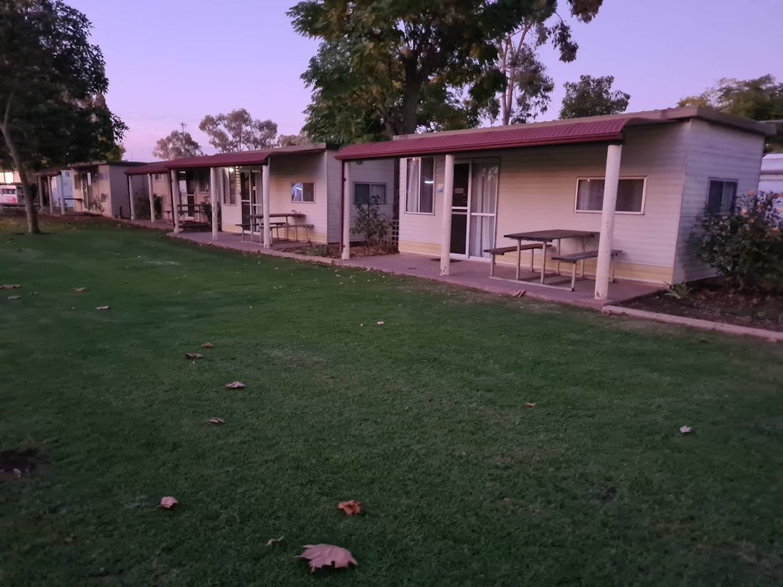 Cobdogla Station Caravan Park, Non-ensuite Cabin - Cobdogla, Acco...