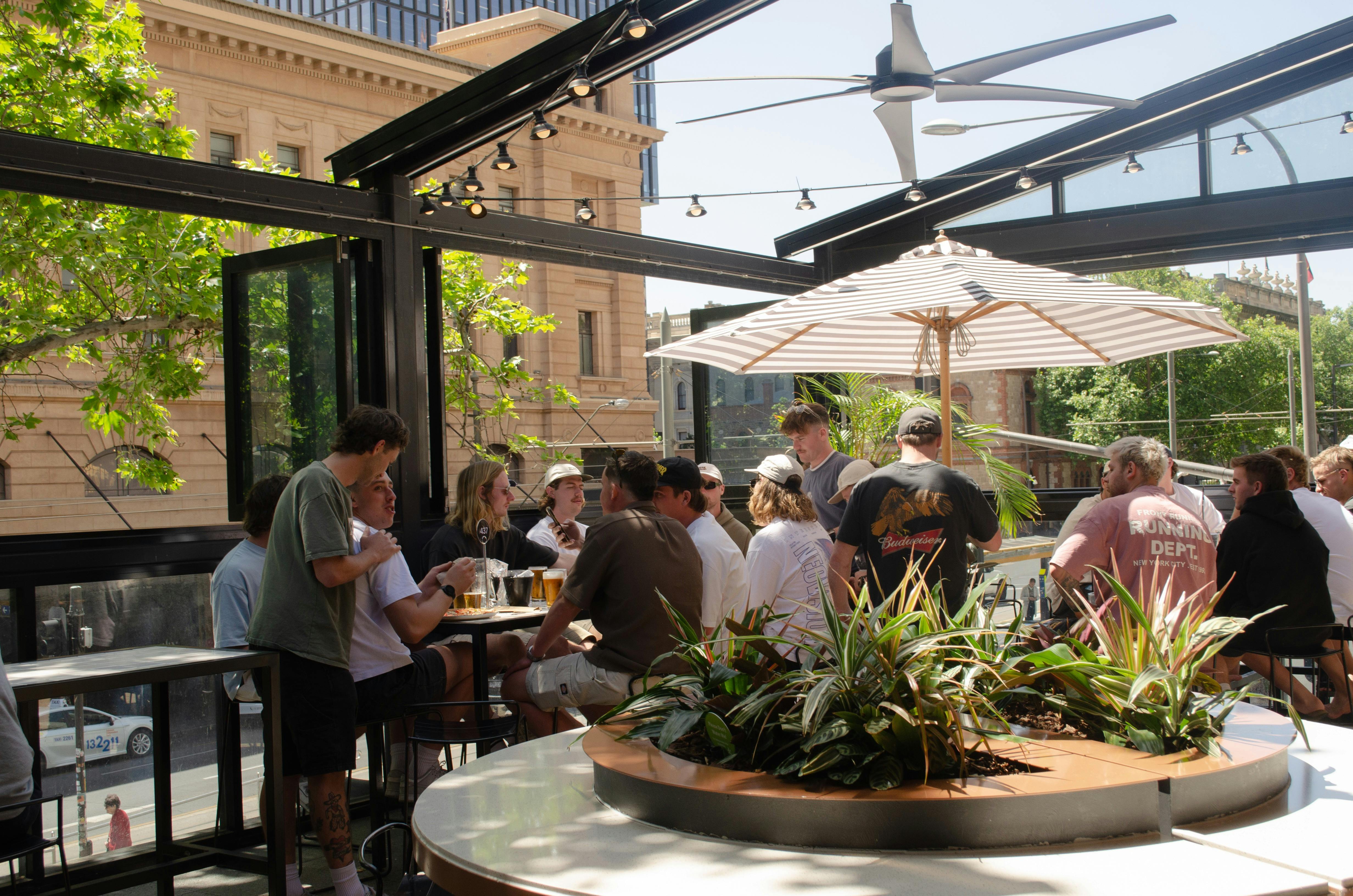 Strathmore Hotel - Adelaide, Food and Drink | South Australia