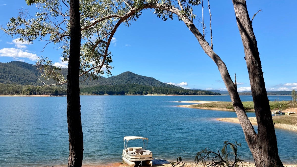 Lake Tinaroo Holiday Park | Accommodation | Queensland
