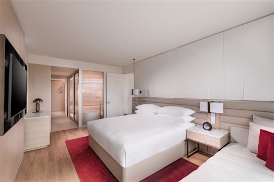 Adelaide Marriott Hotel, Clock Tower Suite - Adelaide, Accommodat...