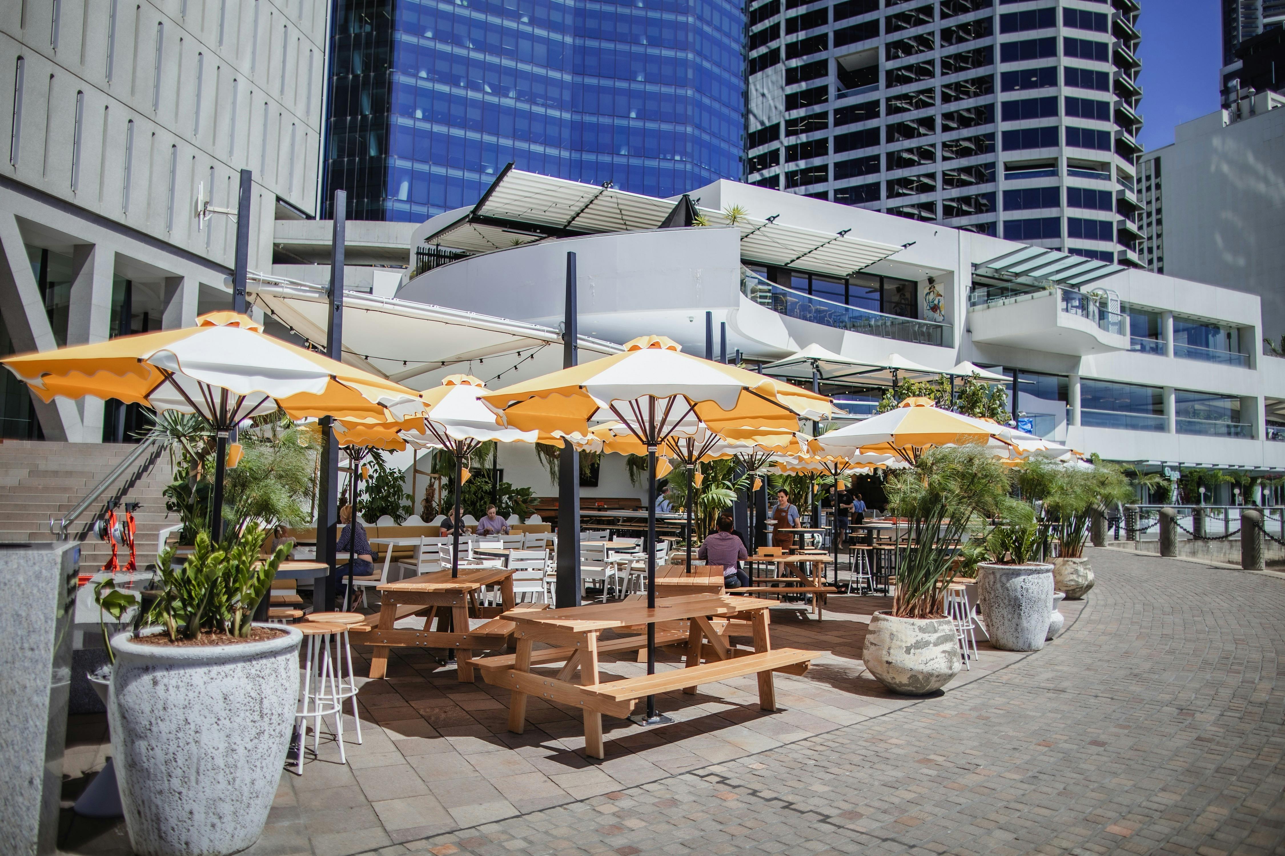 Riverbar and Kitchen