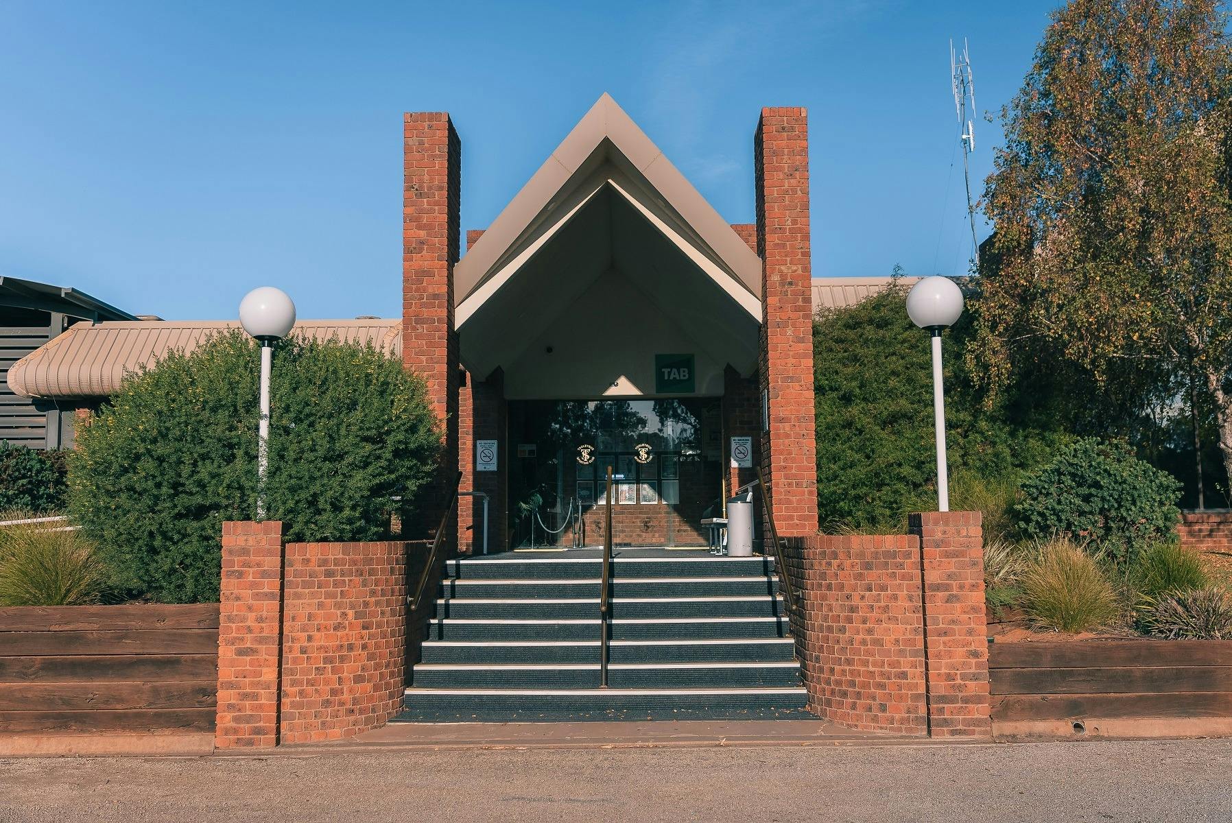 Tooleybuc Sporting Club | Browse and Book Nearby Caravan Parks