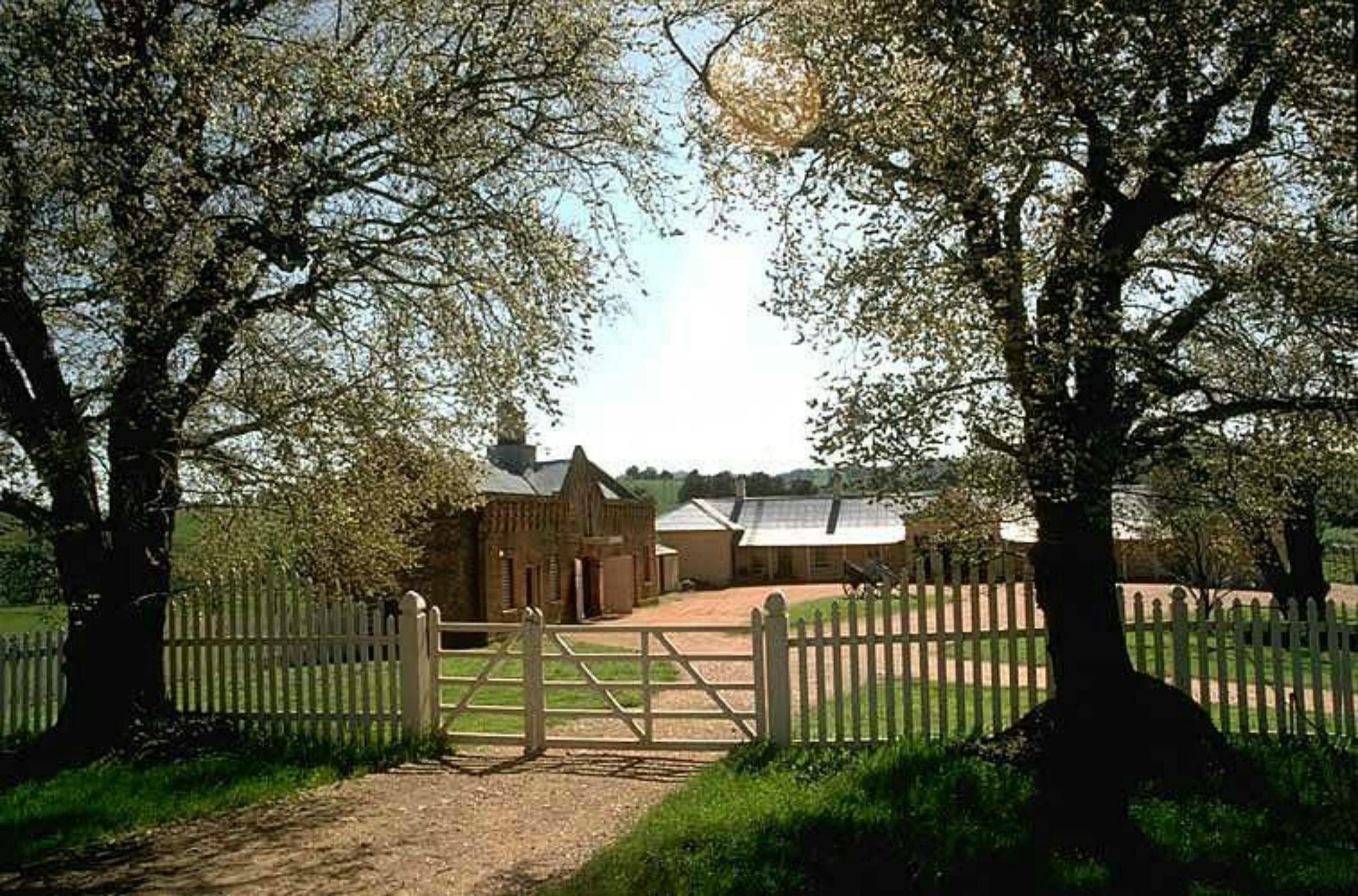 Visit Yass Valley - Visitor Information, Accomodation, Wineries, Dining ...