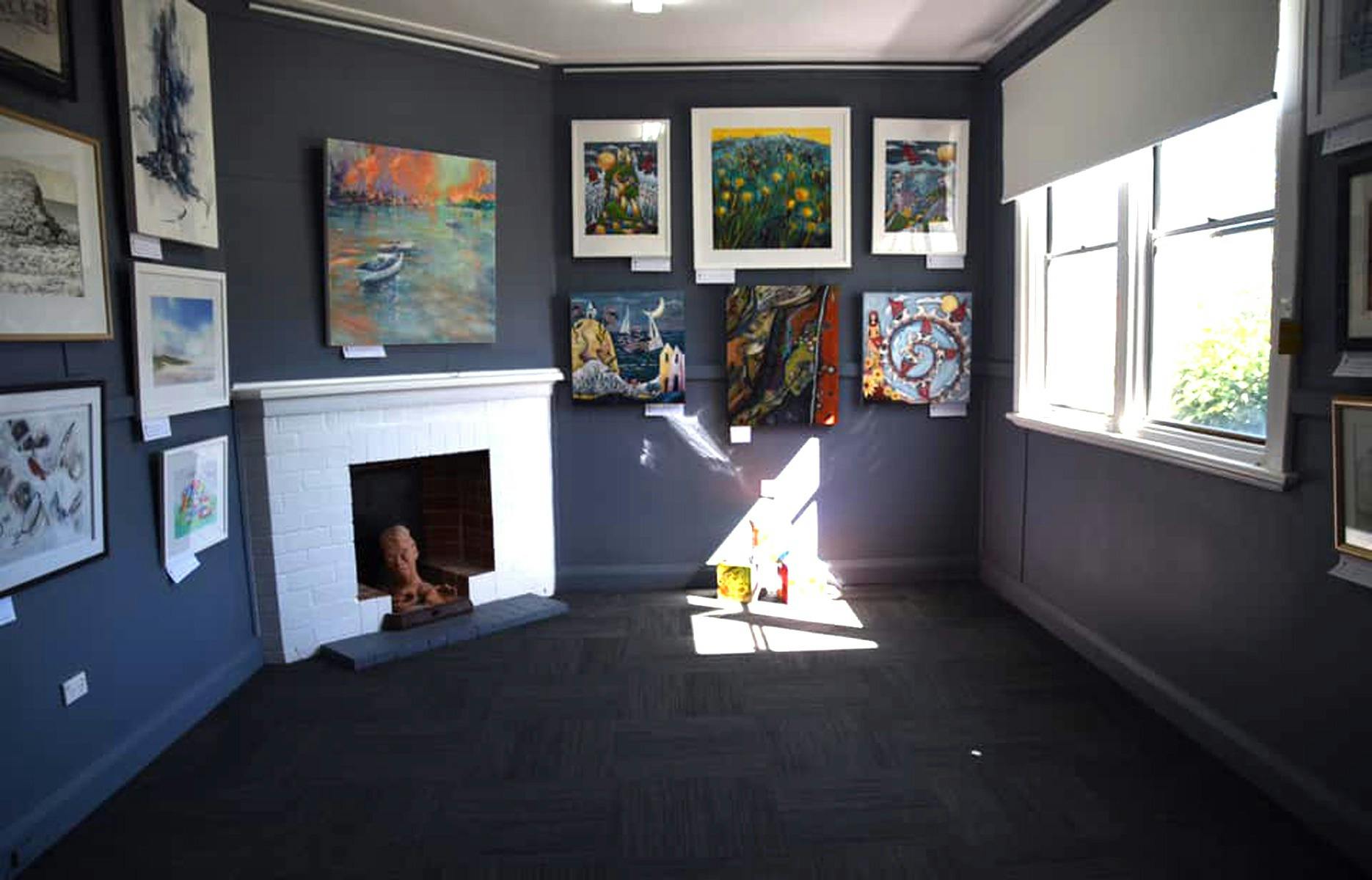 Ausstellung von Originalkunstwerken lokaler Künstler | NSW Holidays ...