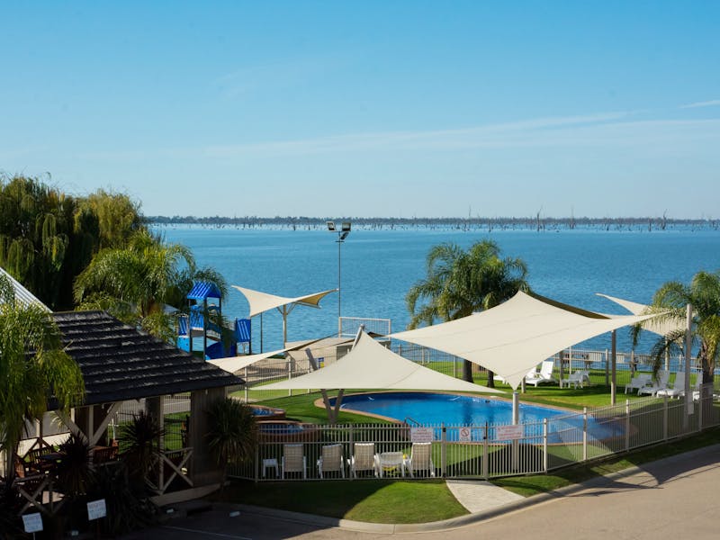 Lake Edge Resort | NSW Holidays & Accommodation, Things to Do ...
