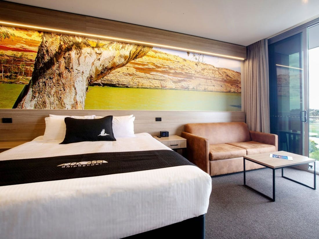Bridgeport Hotel, Deluxe Bridgeview Suite - Murray Bridge, Accomm...