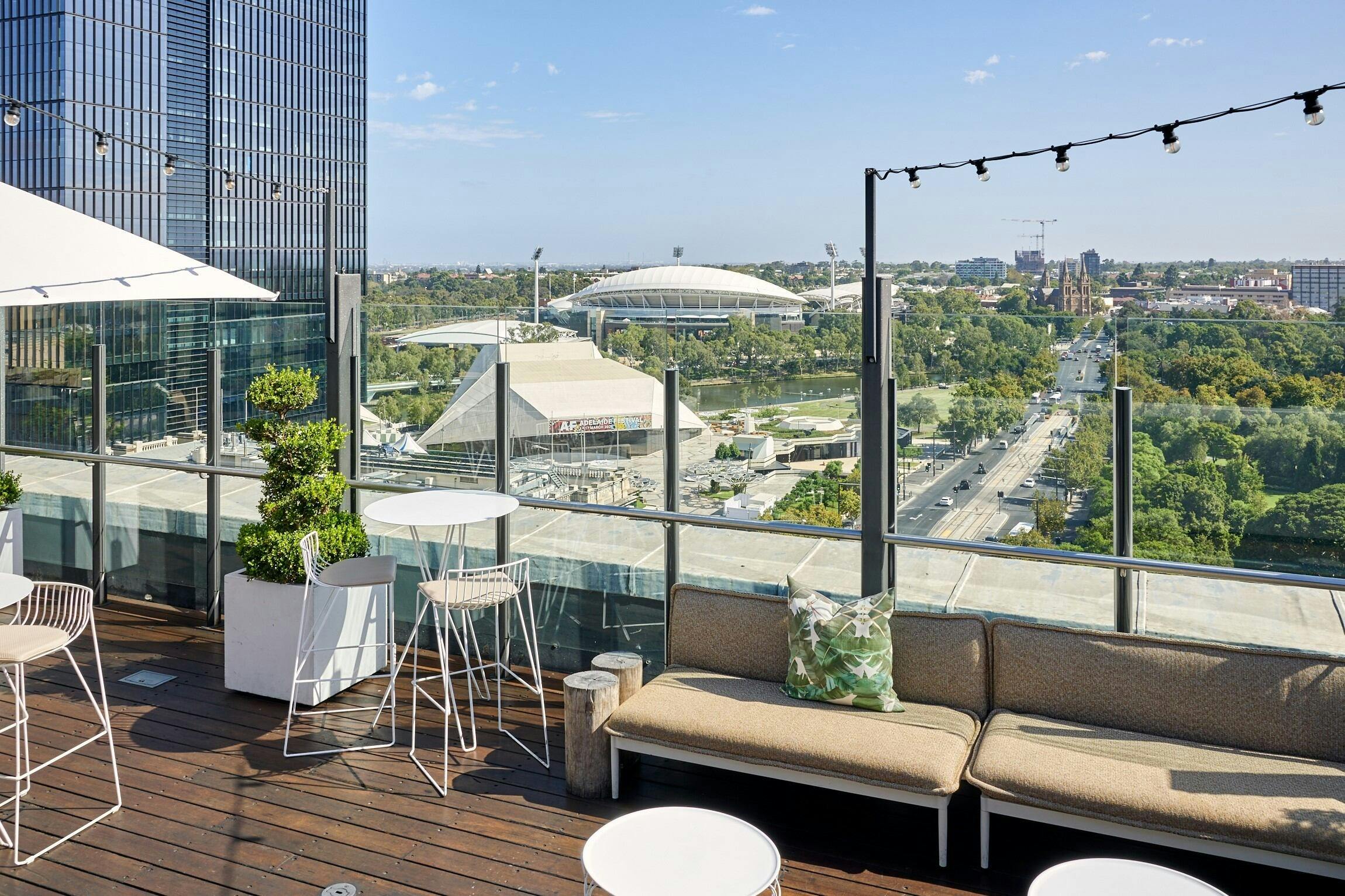 Experience Adelaide | Champage Fridays at 2KW Bar & Restaurant