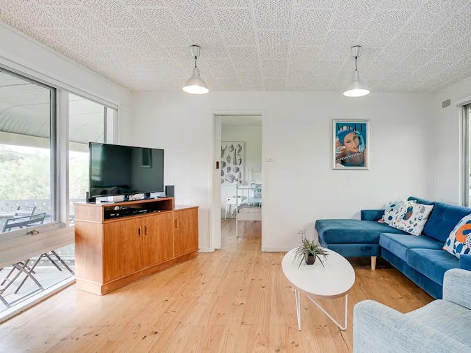 Renovated Retro Style + Park Views - Port Elliot, Accommodation