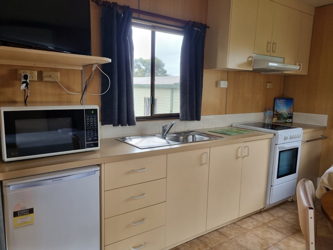 Naracoorte Holiday Park, Pet Cabin - Naracoorte, Accommodation