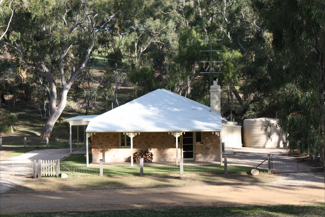Hughes Park Cottages and Weddings, Sir Walter's Cottage - Waterva...