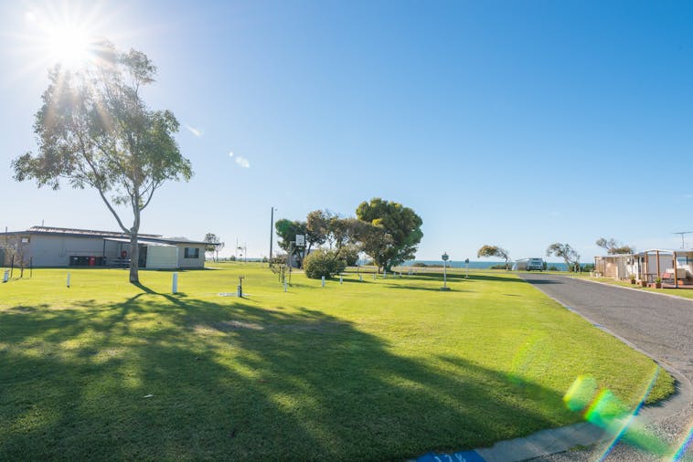 Edithburgh Caravan Park, Powered Sites - Edithburgh, Accommodatio...