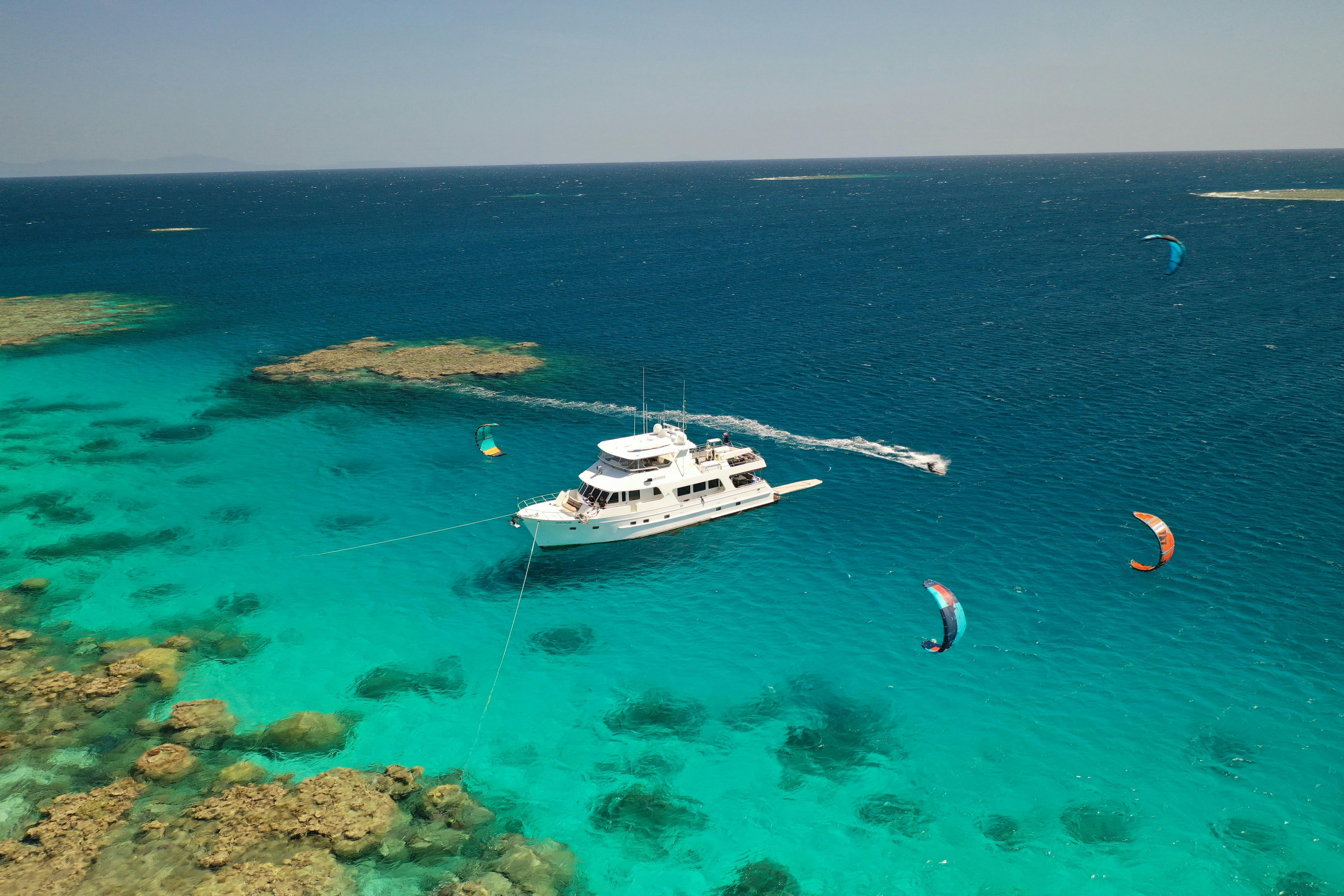 Aroona Luxury Boat Charters | Tours | Queensland