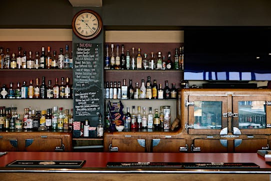 The Victory Hotel - Sellicks Hill, Food and Drink