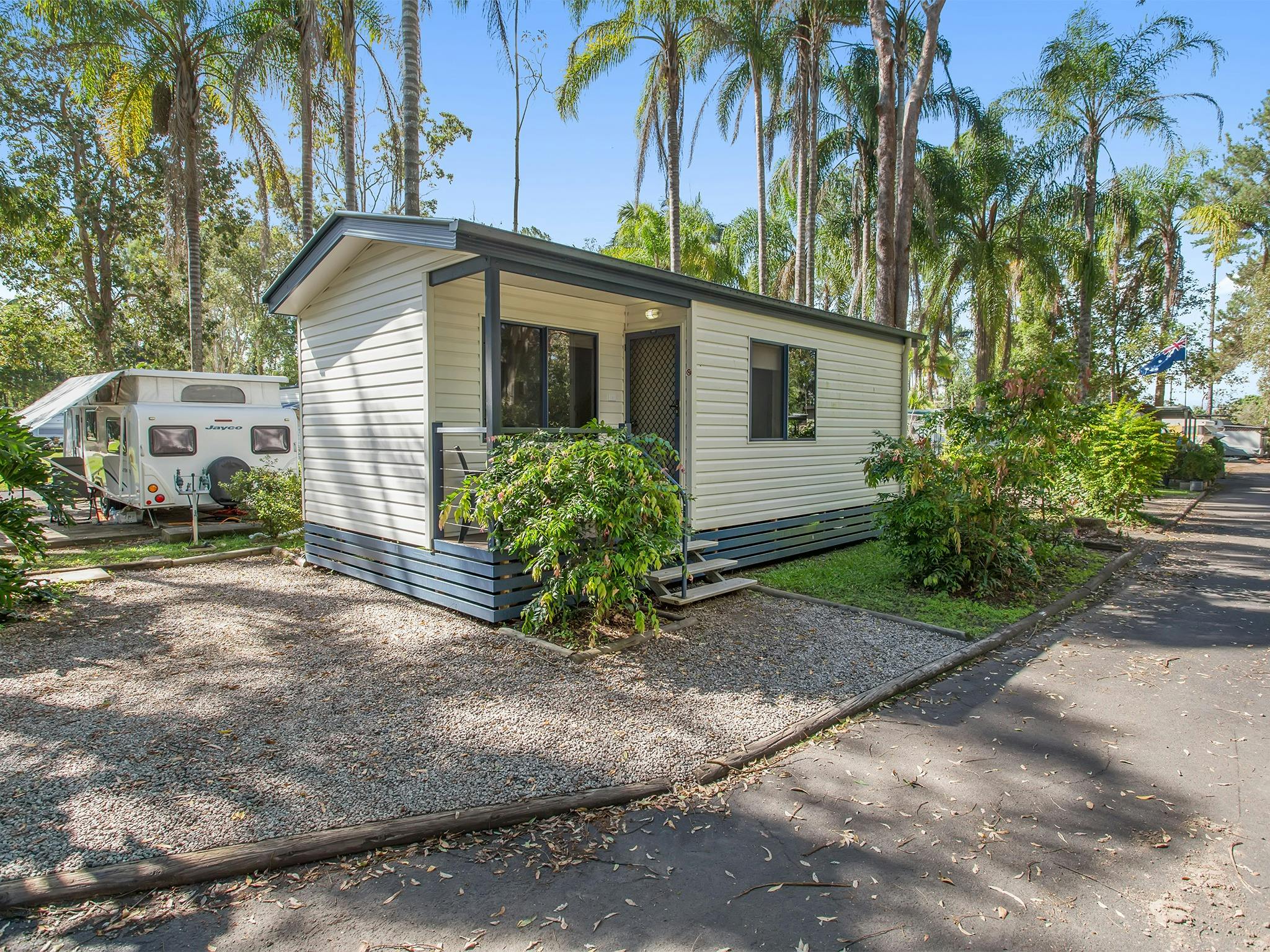 Landsborough Pines Caravan Park | Accommodation | Queensland