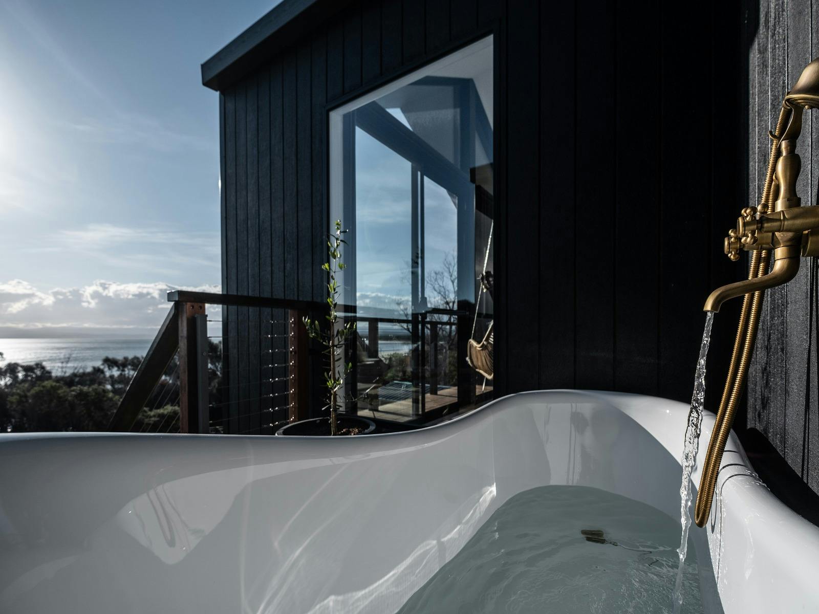 black + shack | All accommodation | Discover Tasmania