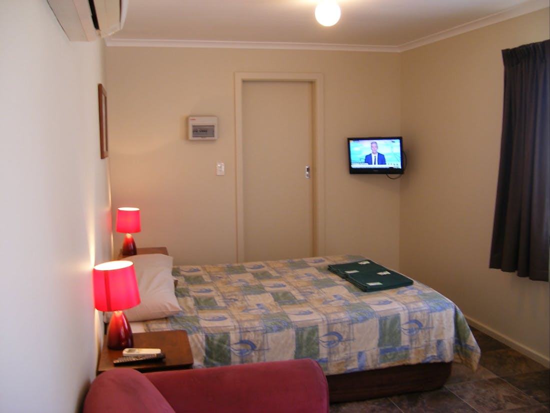 Hawker Caravan Park, 2 BERTH CABIN - Hawker, Accommodation | Sout...