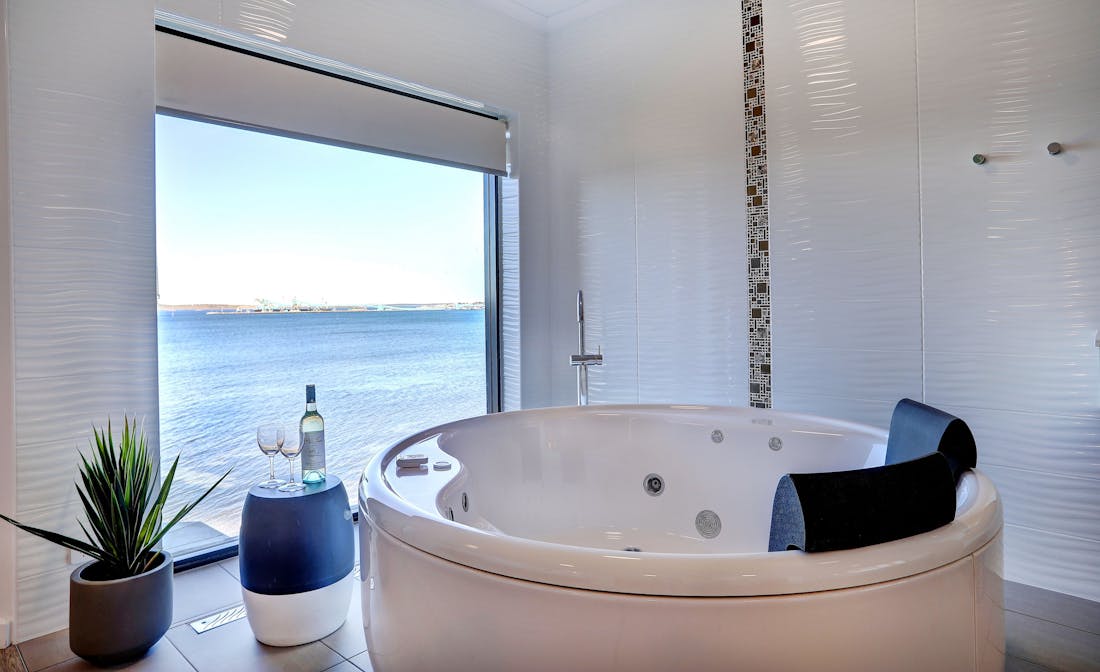 Limani Port Lincoln, Studio Spa Suite - Port Lincoln, Accommodati...