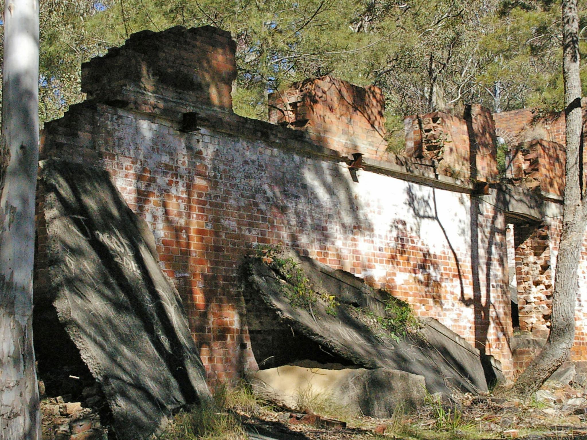 Newnes Shale Oil Ruins | NSW Holidays & Accommodation, Things to Do ...