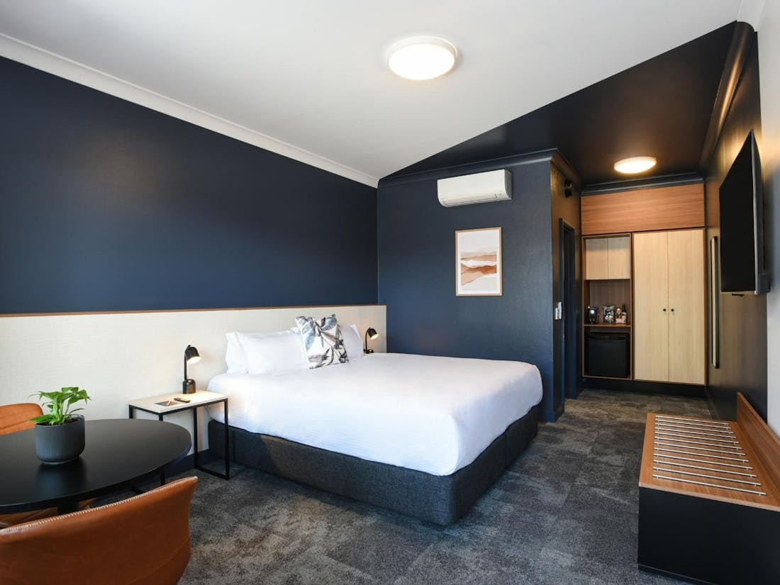HotelMOTEL, HM King Room - Adelaide, Accommodation | South Australia