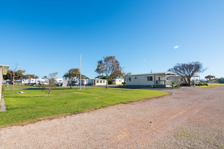 Edithburgh Caravan Park, Foreshore Powered Sites - Edithburgh, Ac...
