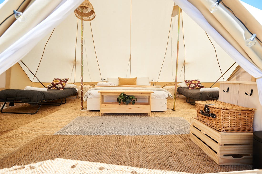 Pine Country Caravan Park, Luxury Glamping Emperor Tents - Famili...