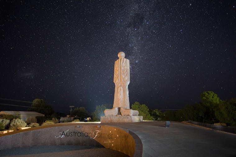 "The Australian Farmer" Granite Sculpture - Wudinna, Attraction