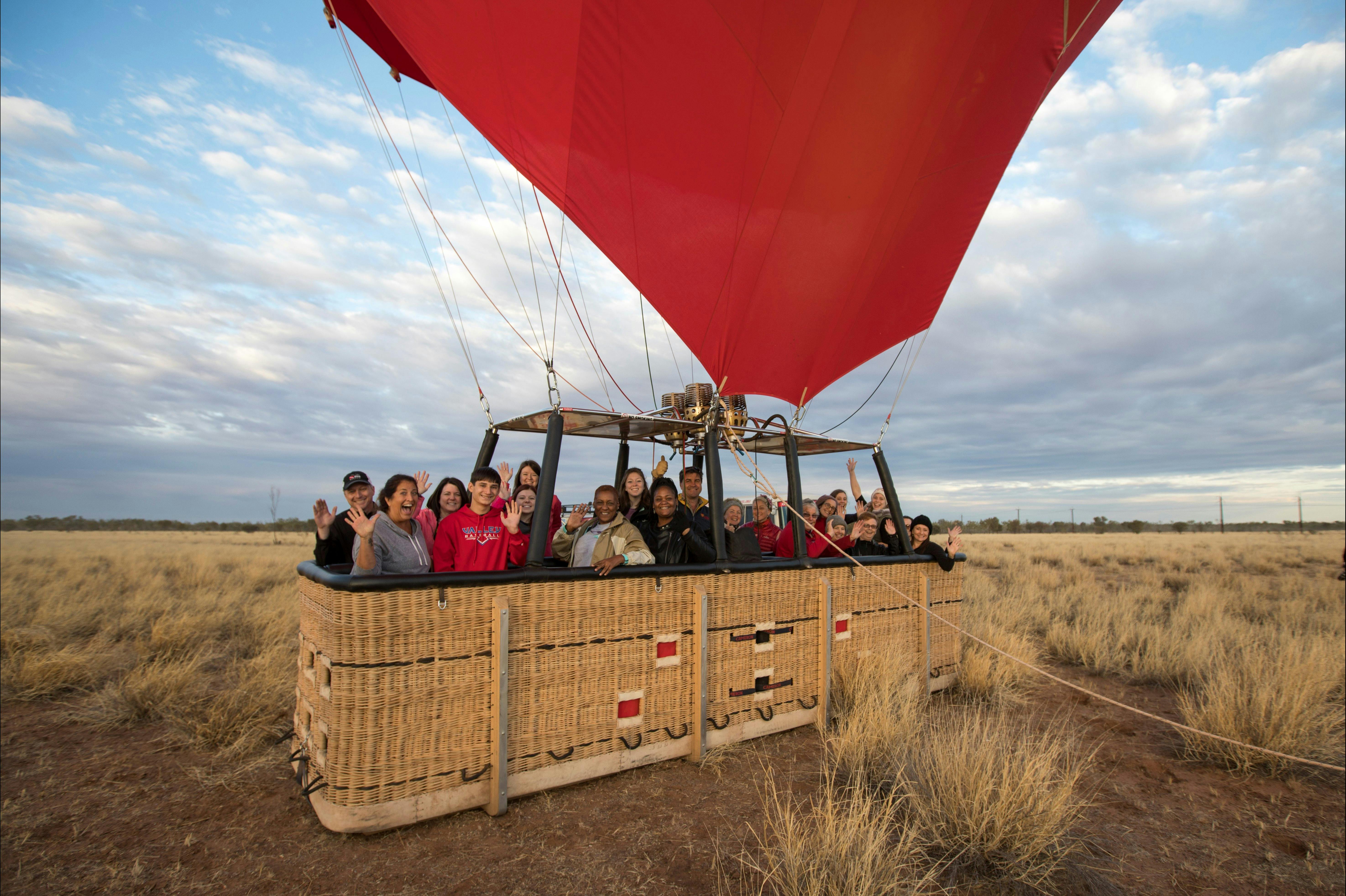 Early Morning 30 Minute Balloon Flight | Alice Springs tour by Outback ...