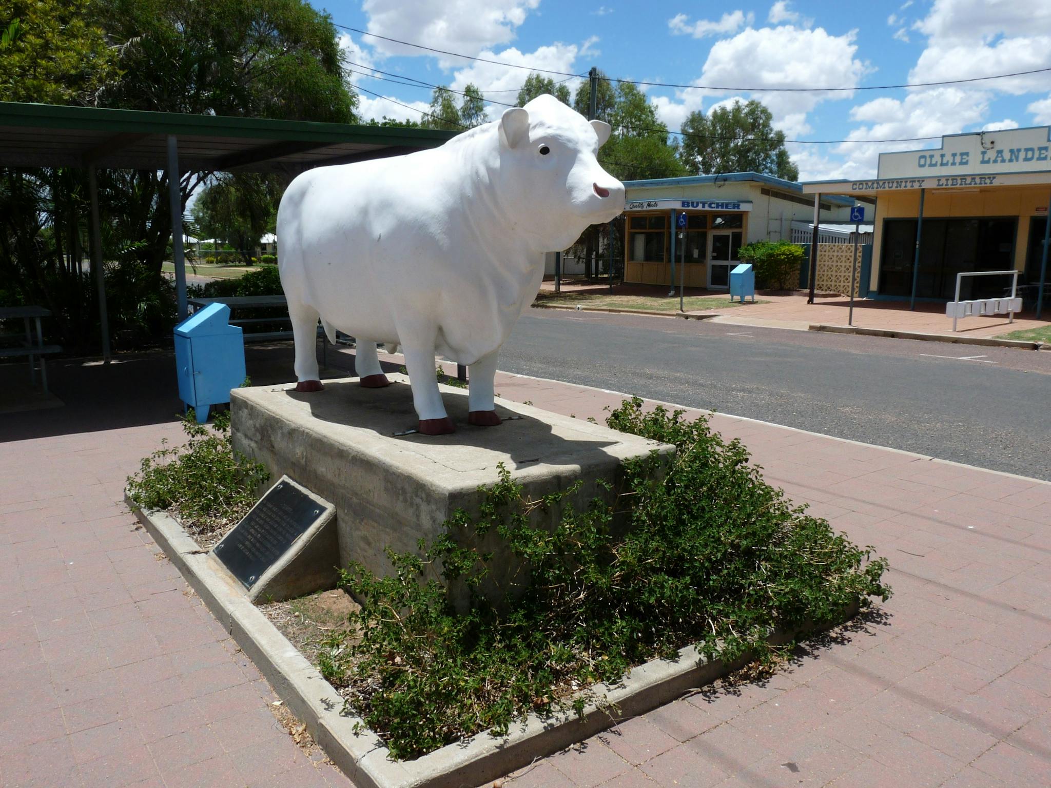 The White Bull | Attractions | Queensland