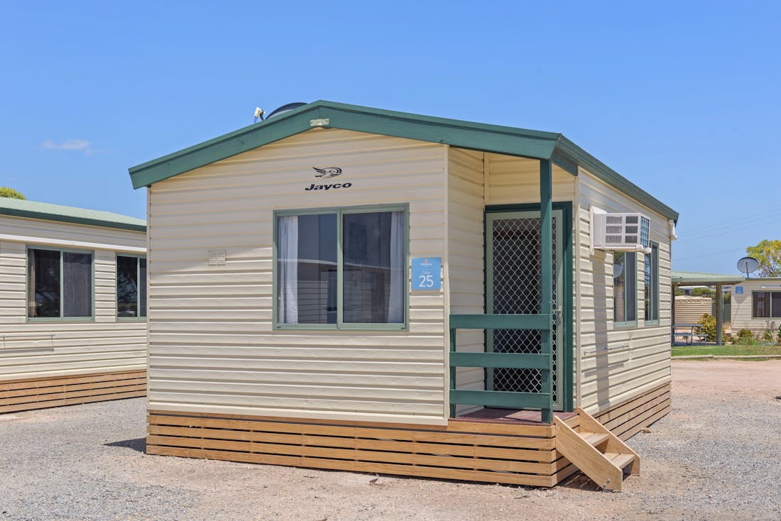 Discovery Parks - Streaky Bay Foreshore, Standard 2 Bedroom Cabin...