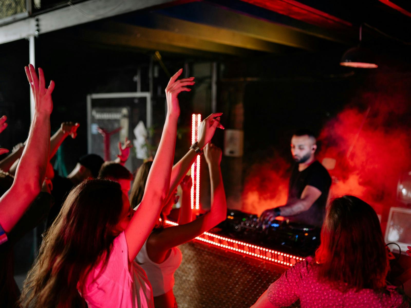 Clubbing for the 30 plus Partygoers – Early Bird Party | NSW Holidays ...
