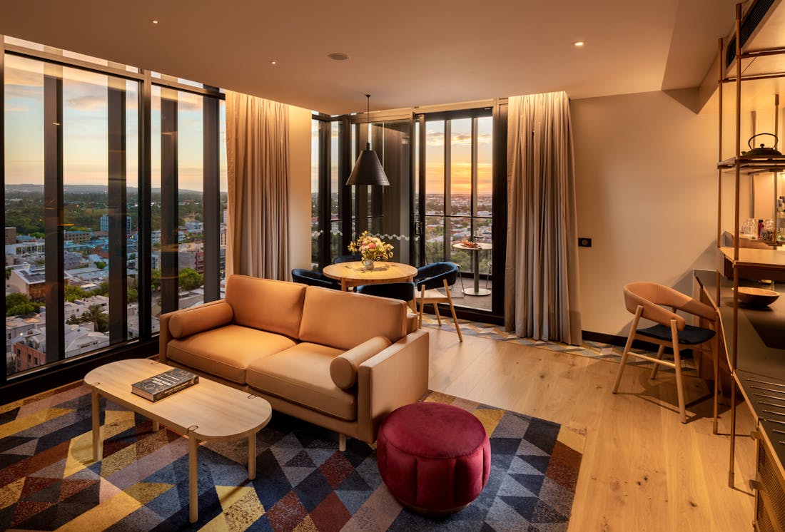 Hotel Indigo Adelaide Markets, INDIGO SUITE WITH BALCONY - Adelai...