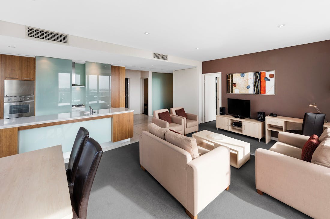 Oaks Adelaide Embassy Suites, EXECUTIVE THREE BEDROOM - Adelaide,...