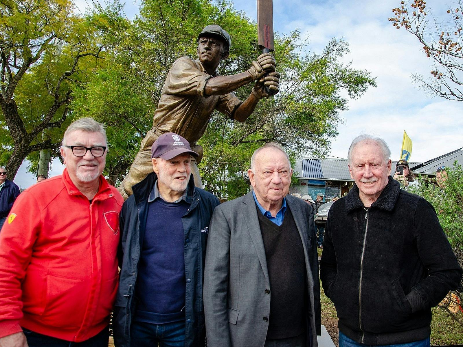 Doug Walters Statue | NSW Holidays & Accommodation, Things to Do ...