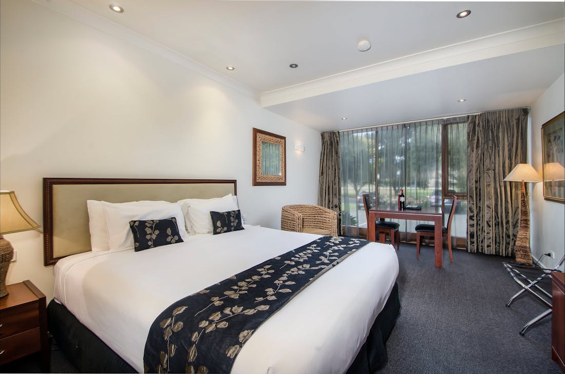 The Commodore, Studio Deluxe - Mount Gambier, Accommodation | Sou...