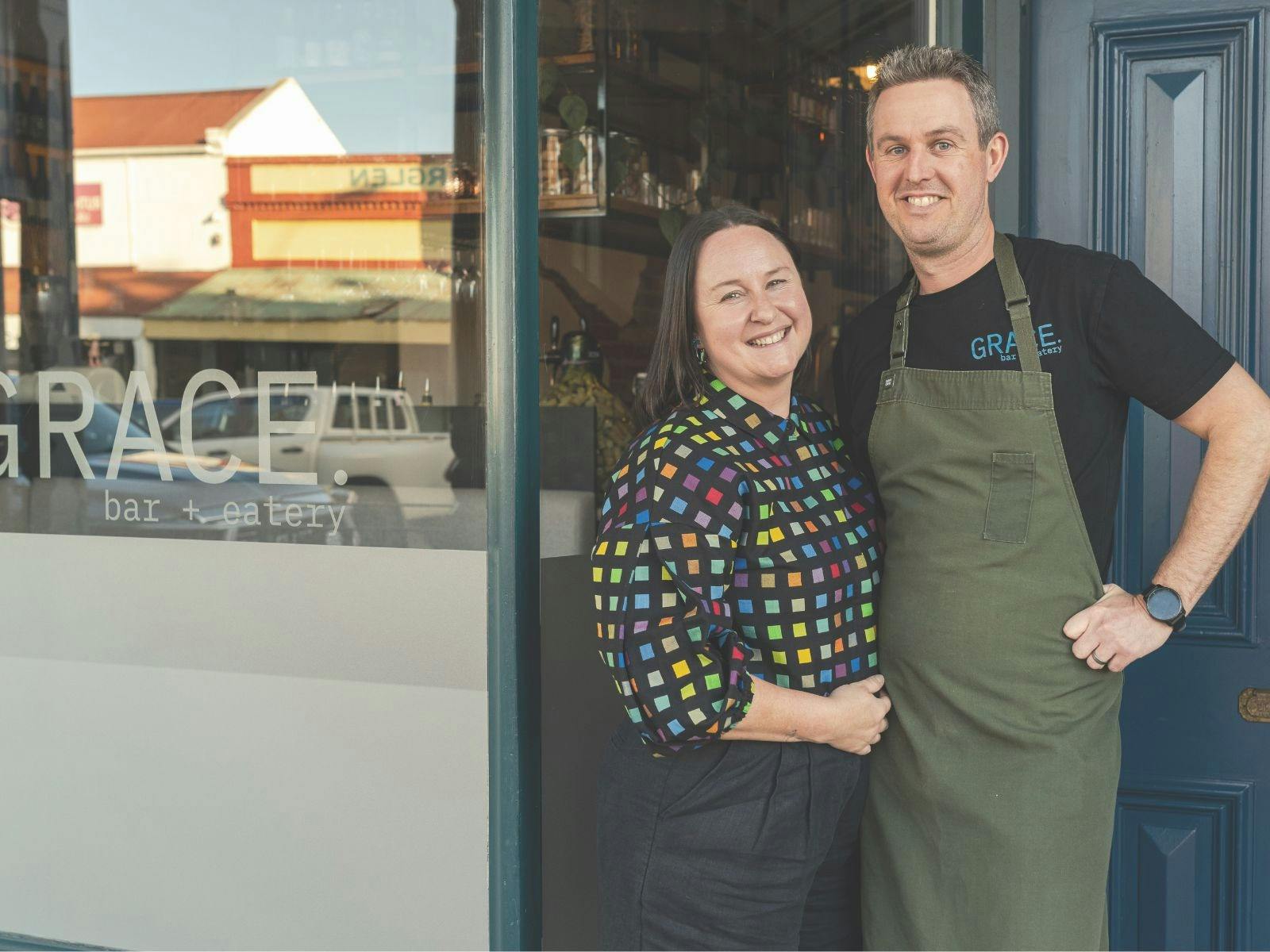 JC와 The Tree가 James and Co. Wines에서 라이브 공연을 펼칩니다. | 뉴사우스웨일즈주 휴가 및 숙박 ...