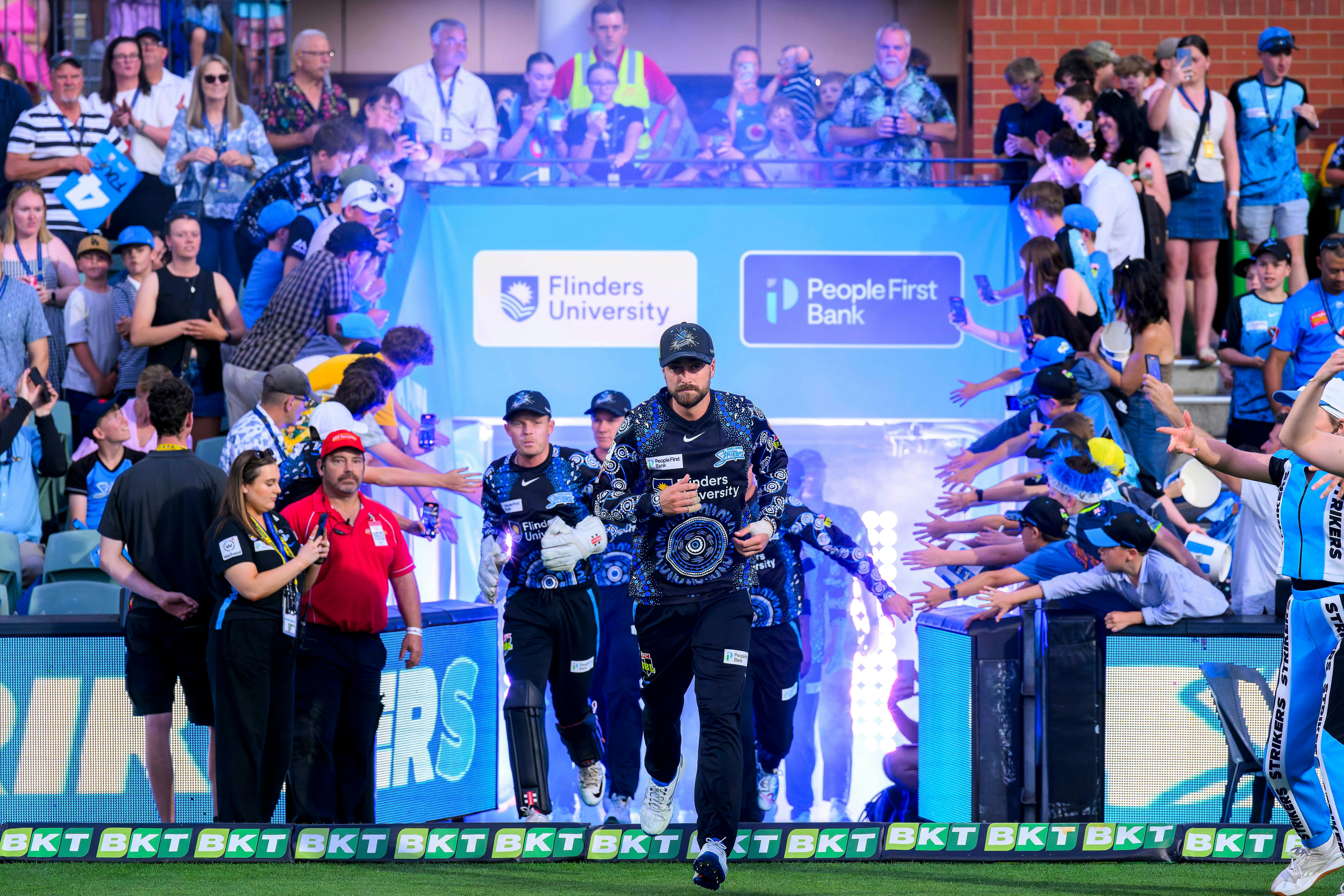 Experience Adelaide | BBL|15 Adelaide Strikers v Sydney Thunder