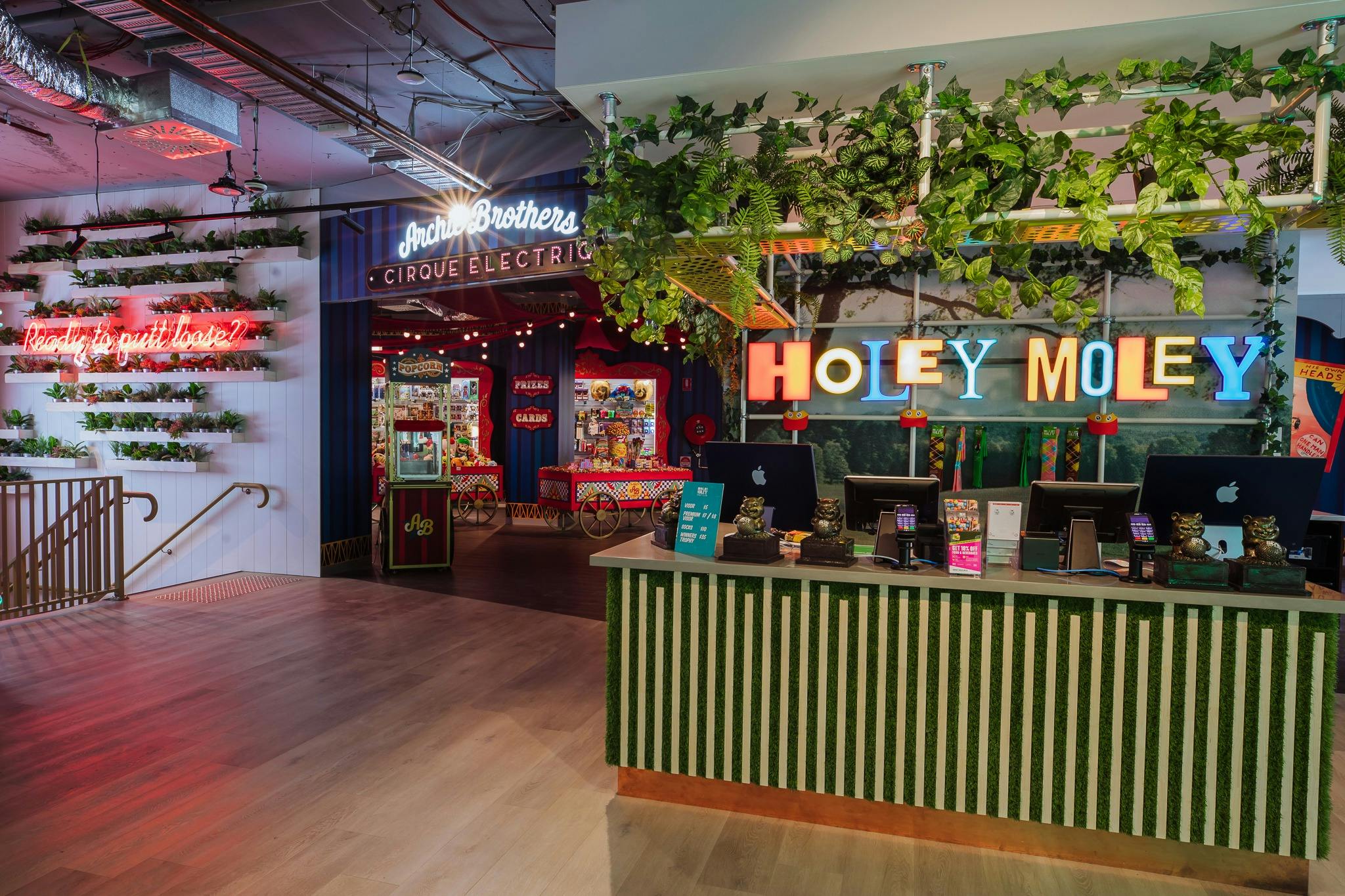 Holey Moley Surfers Paradise | Attractions | Queensland