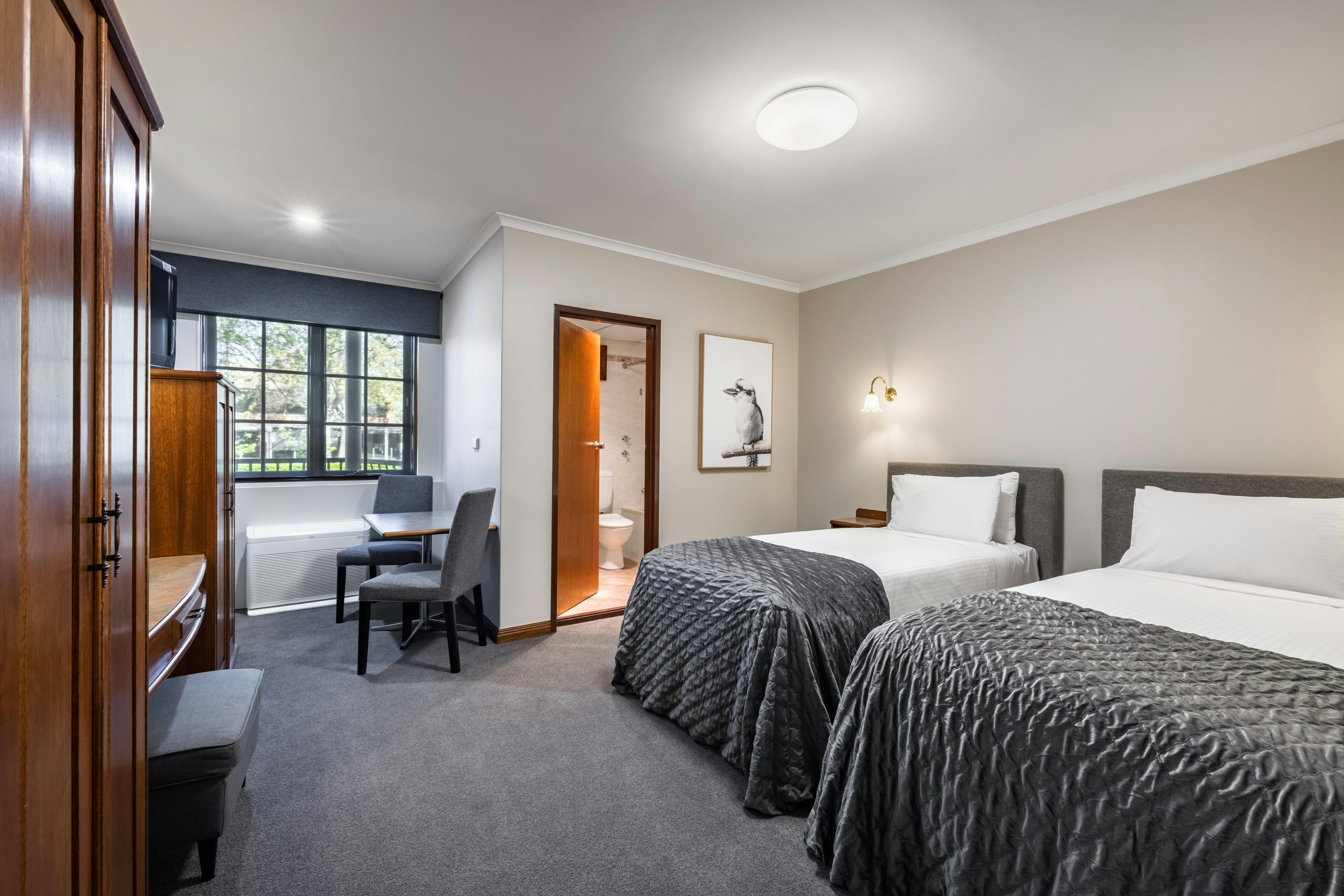 Experience Adelaide | Adelaide Inn