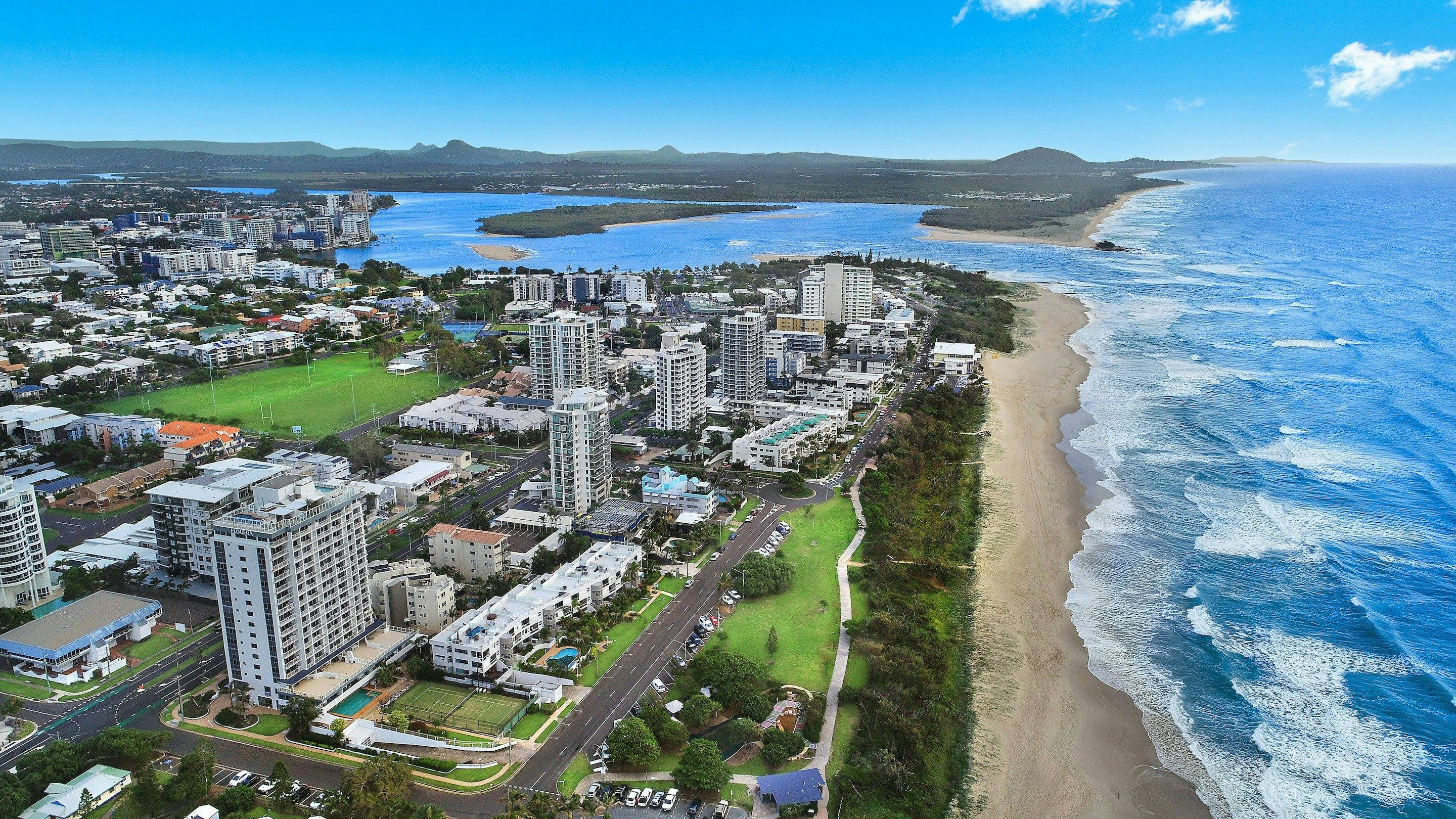 Elouera Tower Beachfront Resort | Accommodation | Queensland