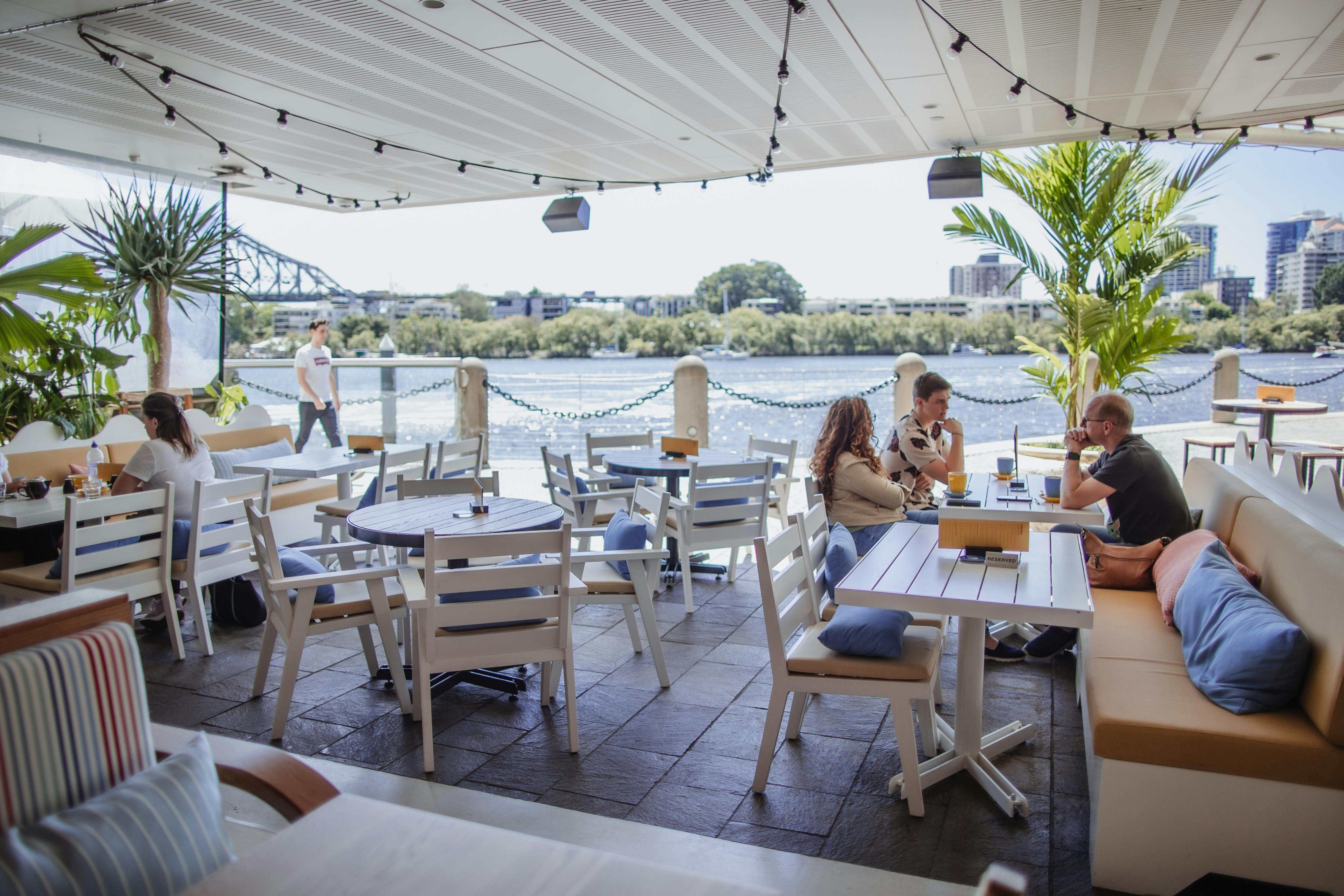 Riverbar and Kitchen