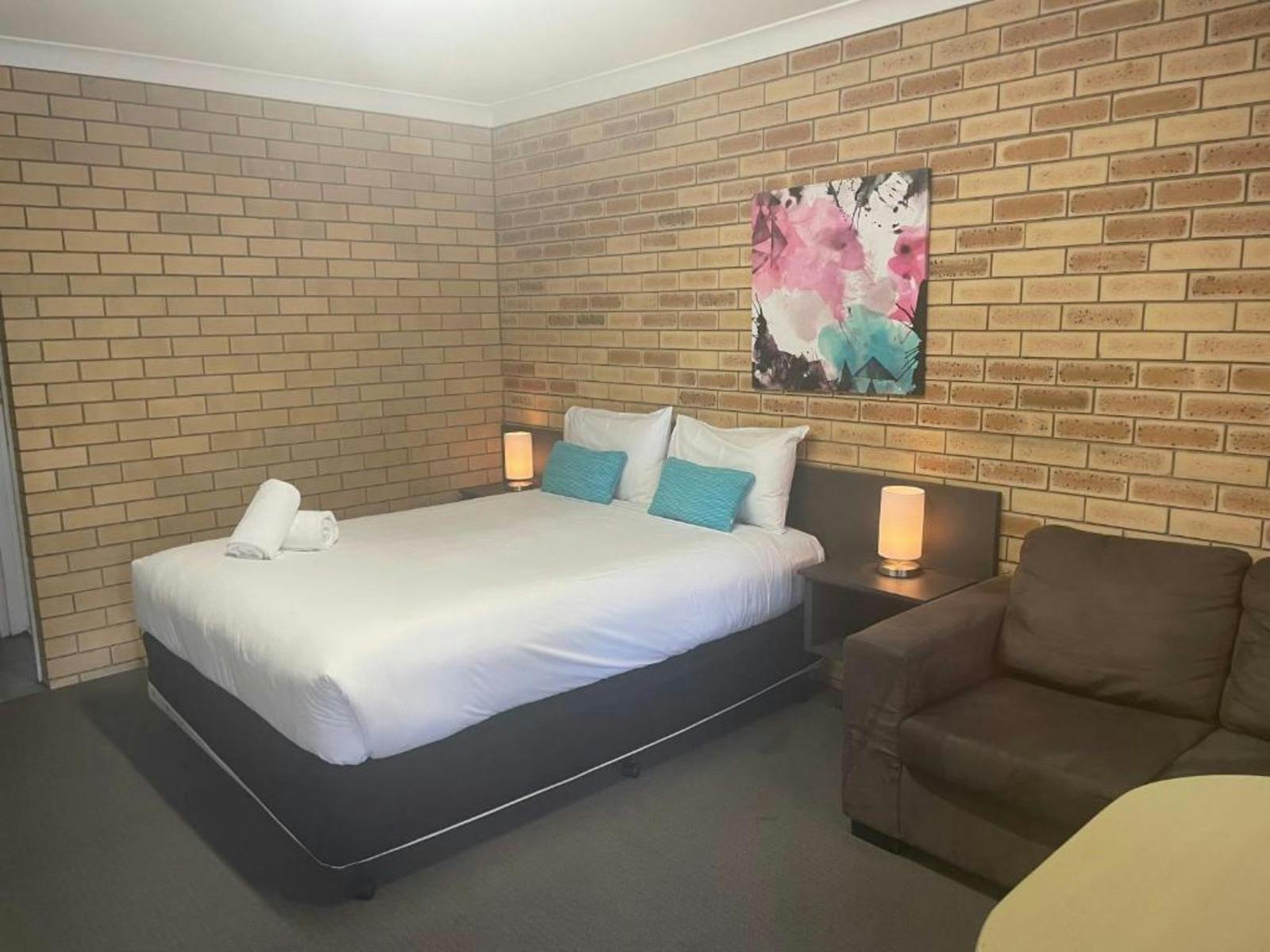 Blue Violet Motor Inn | Accommodation | Queensland