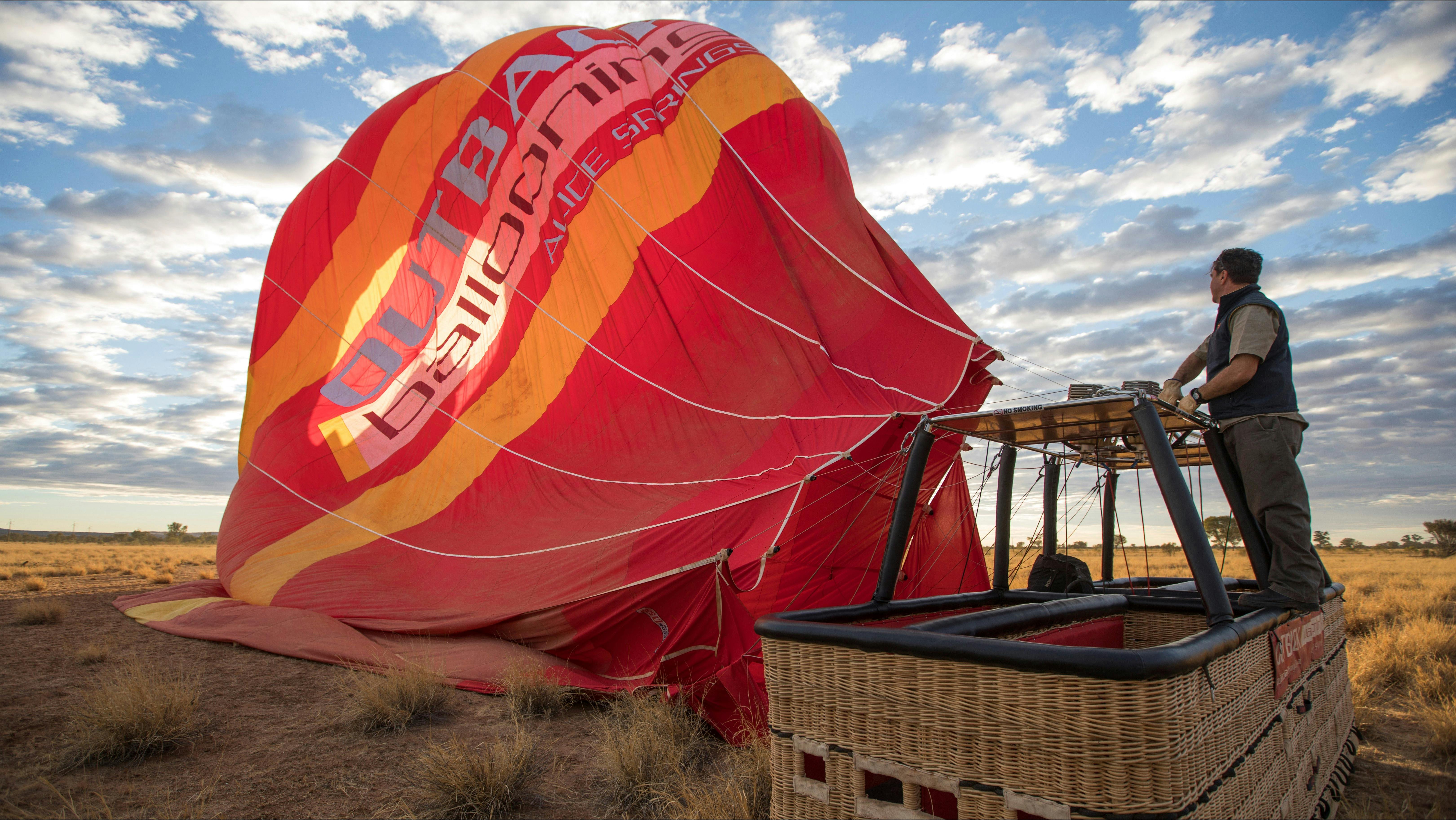 Early Morning 60 Minute Balloon Flight | Alice Springs tour by Outback ...