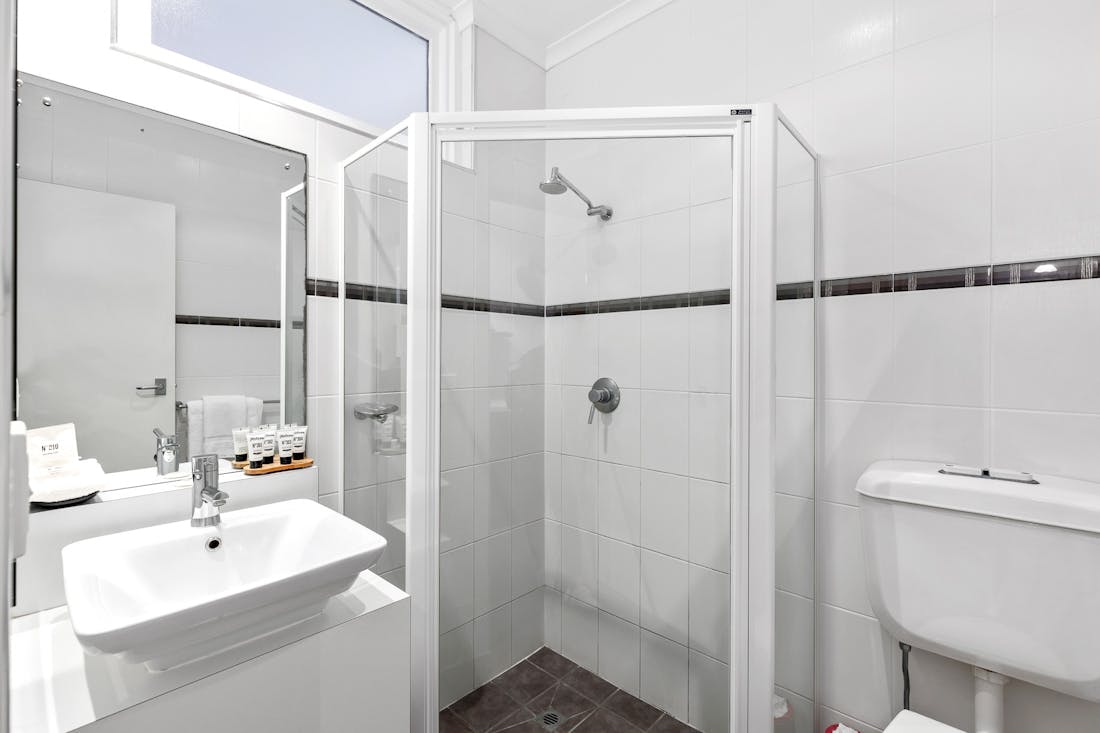 The Commodore, Studio Deluxe - Mount Gambier, Accommodation | Sou...